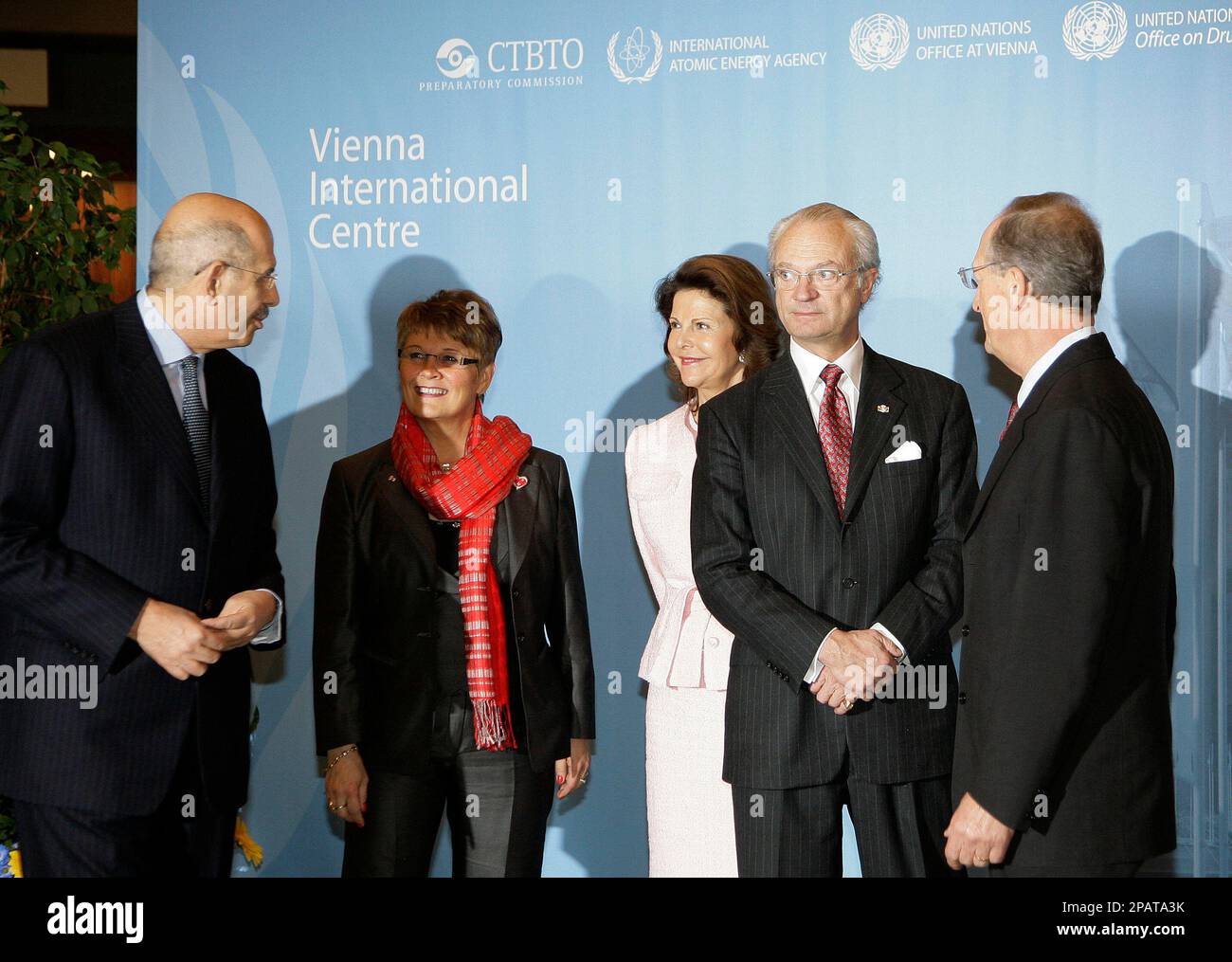 Director General of the IAEA Mohamed El Baradei, left, Minister of ...