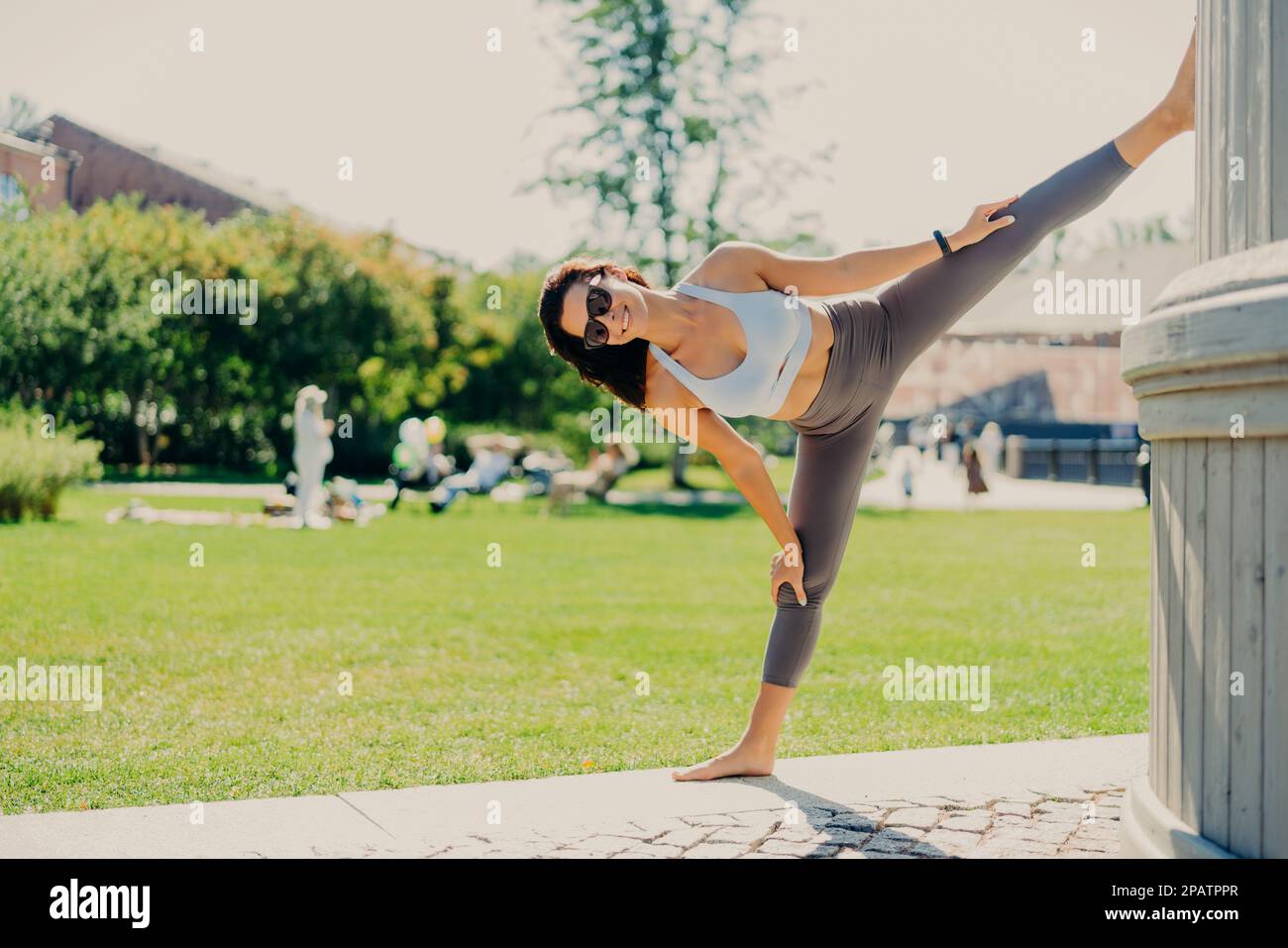 Flexibility poses Banque de photographies et d’images à haute ...