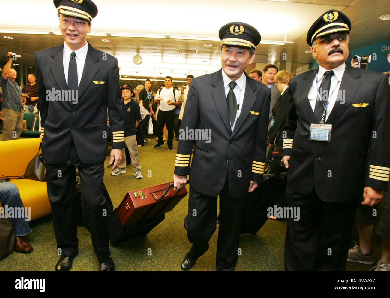 Singapore Airlines Airbus A380 pilots, Captain Robert Ting, left ...