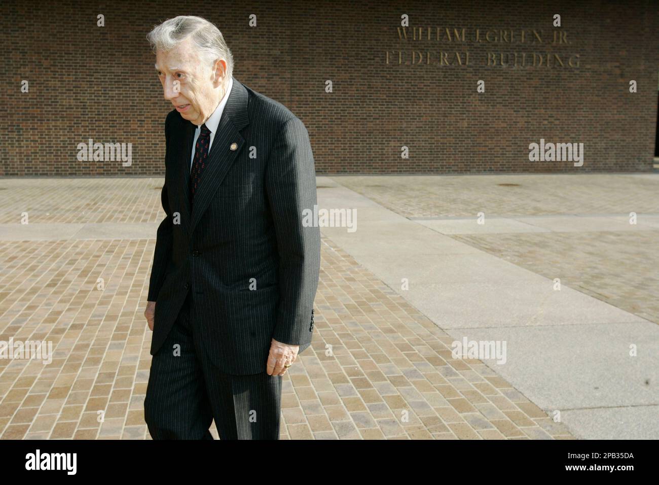 State Sen. Vincent Fumo's defense attorney Richard Sprague enters a ...