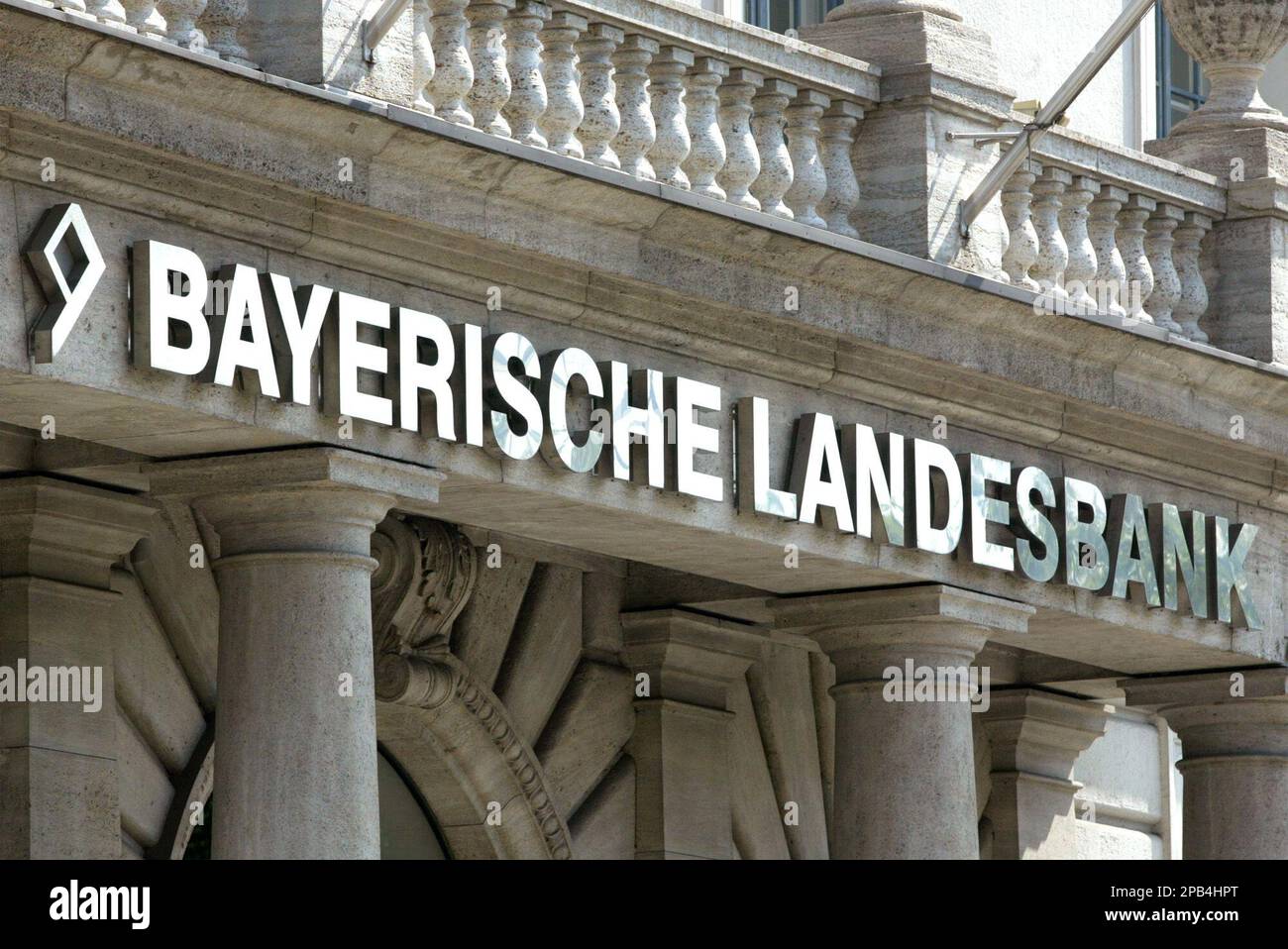 ** ARVCHIV ** Das Logo und der Schriftzug der Bayerischen Landesbank ...