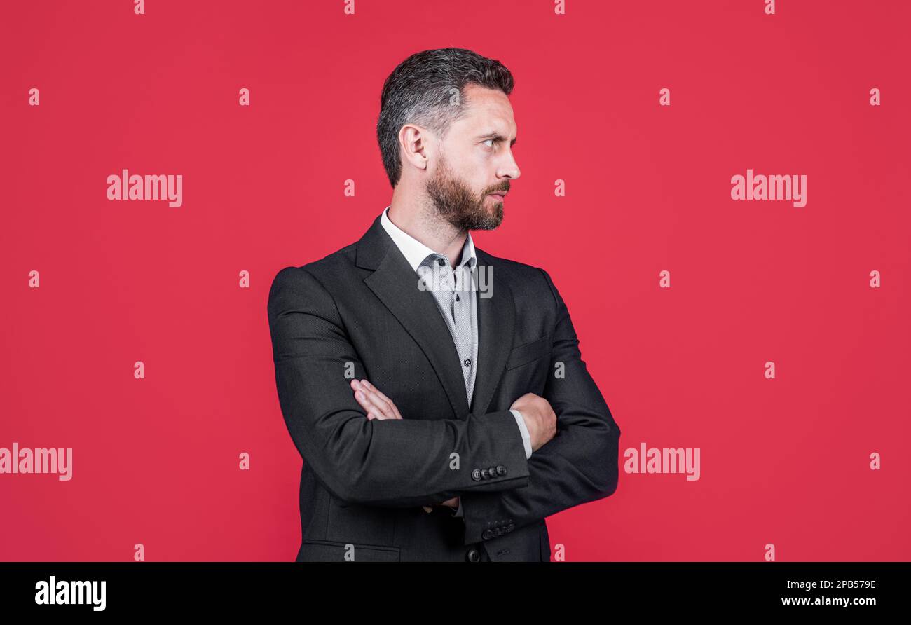 un homme sérieux et réussi pdg. patron et employé. confiance et succès ...