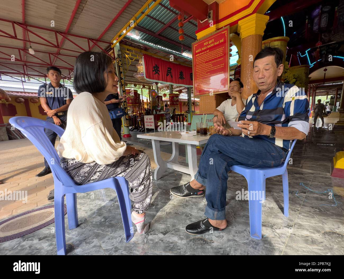 Un tueur de fortune dans un temple taoïste à Tan Chau dans le delta du ...