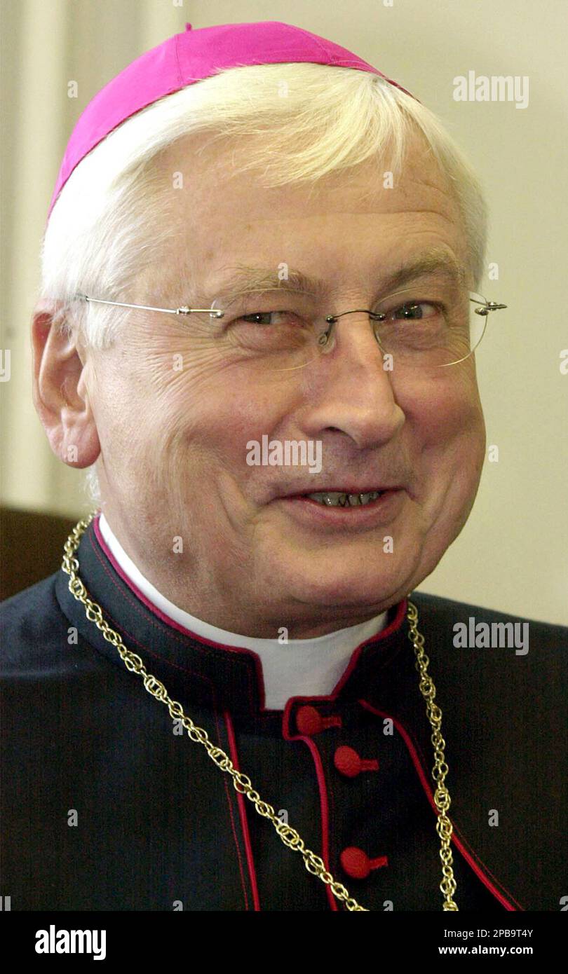 ** ARCHIV ** Bischof Walter Mixa, aufgenommen am 18. Okt. 2000 in ...