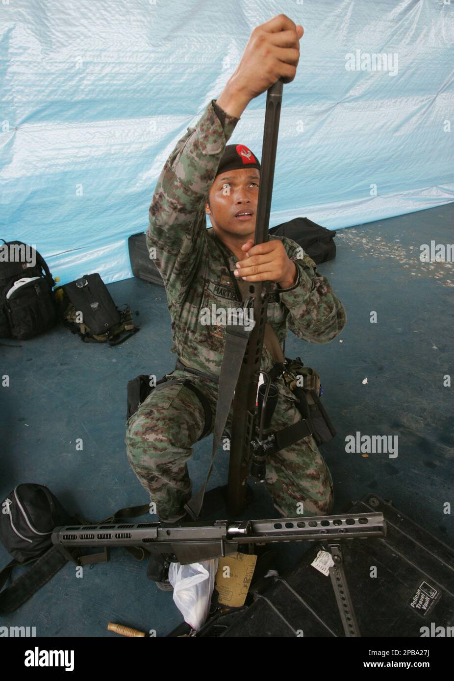 A member of the Crisis Response Group from the Philippine National ...
