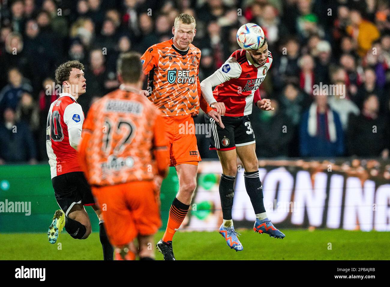 Rotterdam - Henk Veerman du FC Volendam, David Hancko de Feyenoord pendant le match entre ...