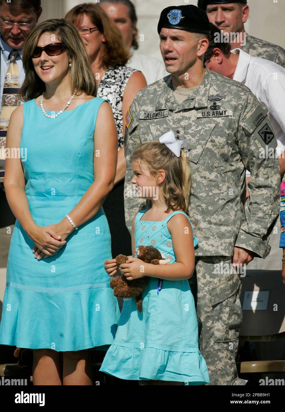 Lieutenant General William Caldwell IV, sings with wife Stephaine, left ...