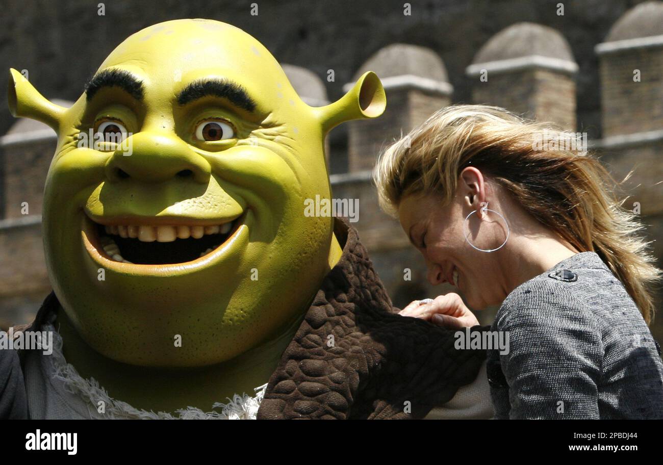 U.S. actress Cameron Diaz poses with a model of the character 'Shrek ...