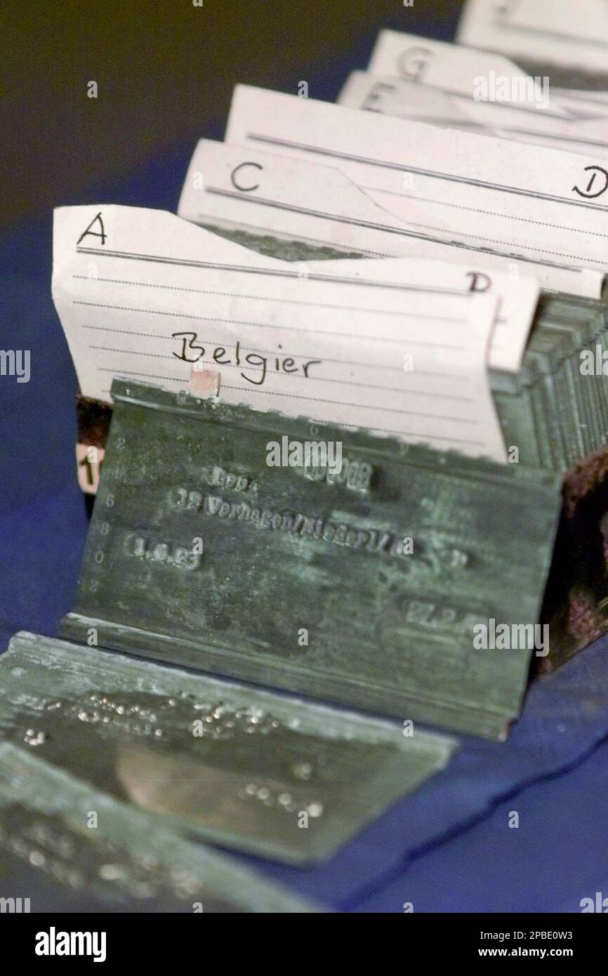 **ARCHIV** Karteikarten von Zwangsarbeitern im Dritten Reich auf einer ...