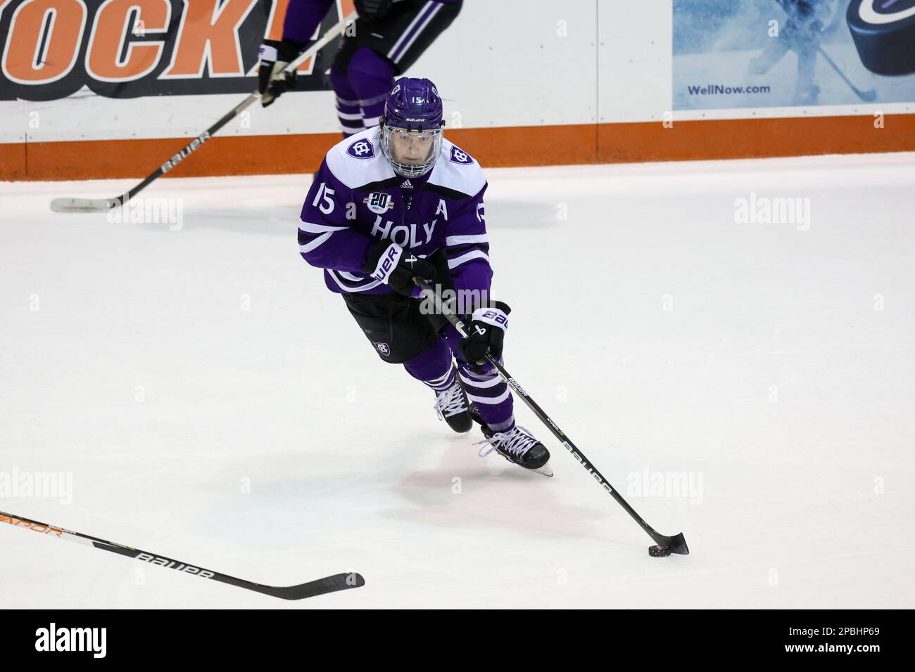 12 mars 2023: Les Croisés de la Sainte Croix avançant Jack Ricketts (15 ...