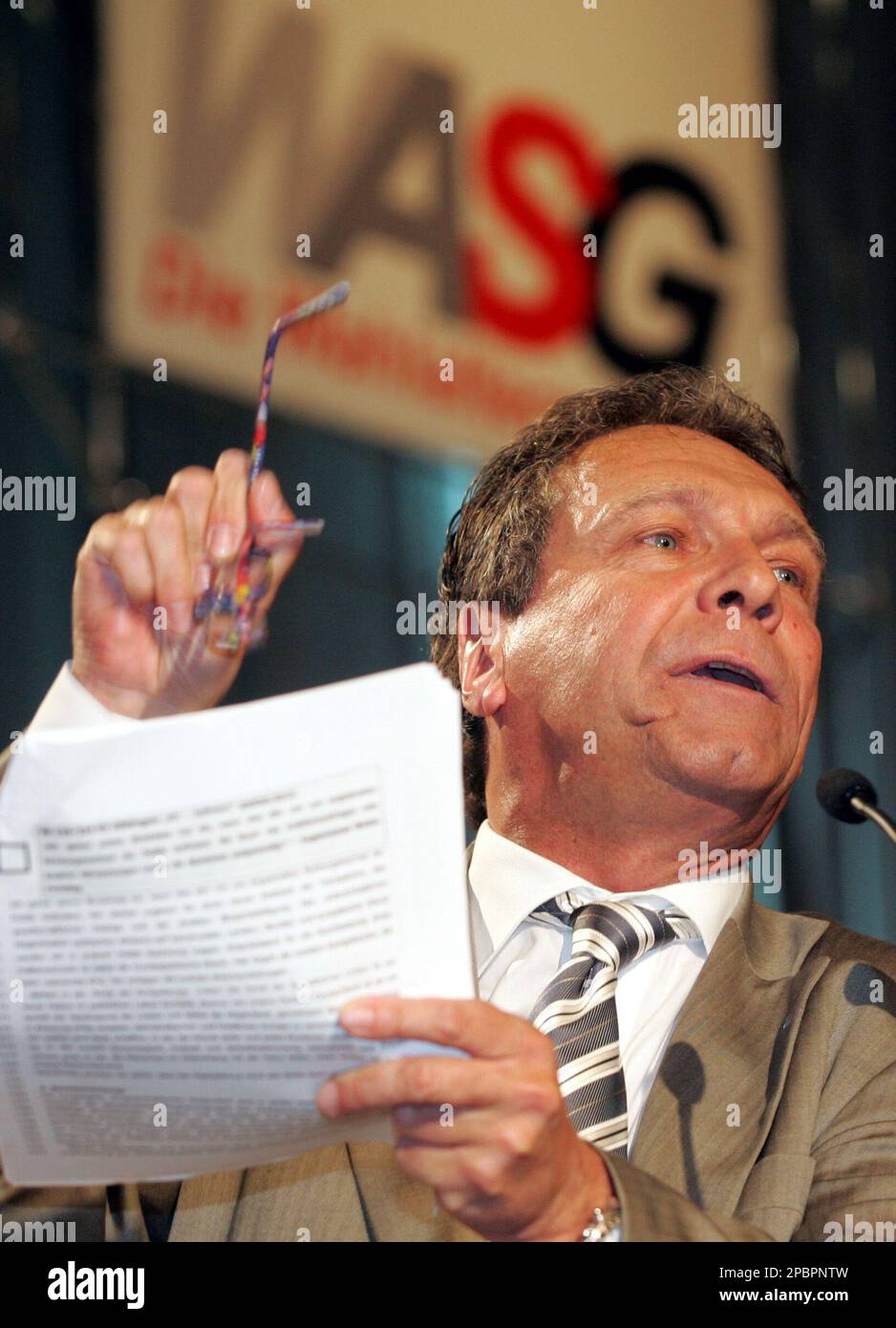 Klaus Ernst, Vorsitzender der Wahlalternative Arbeit und soziale ...