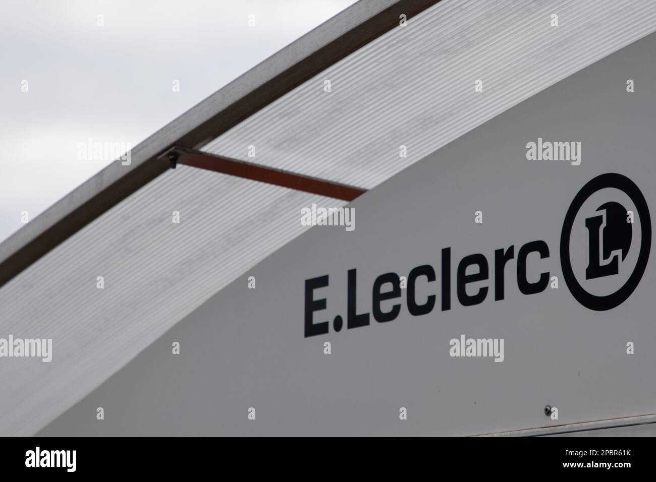Bordeaux , Aquitaine France - 02 27 2023 : E.leclerc signe rond texte ...