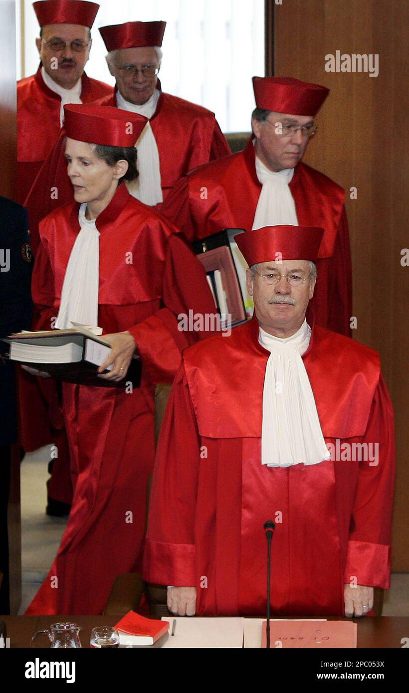 Die Richter des Zweiten Senats des Bundesverfassungerichts, von links ...