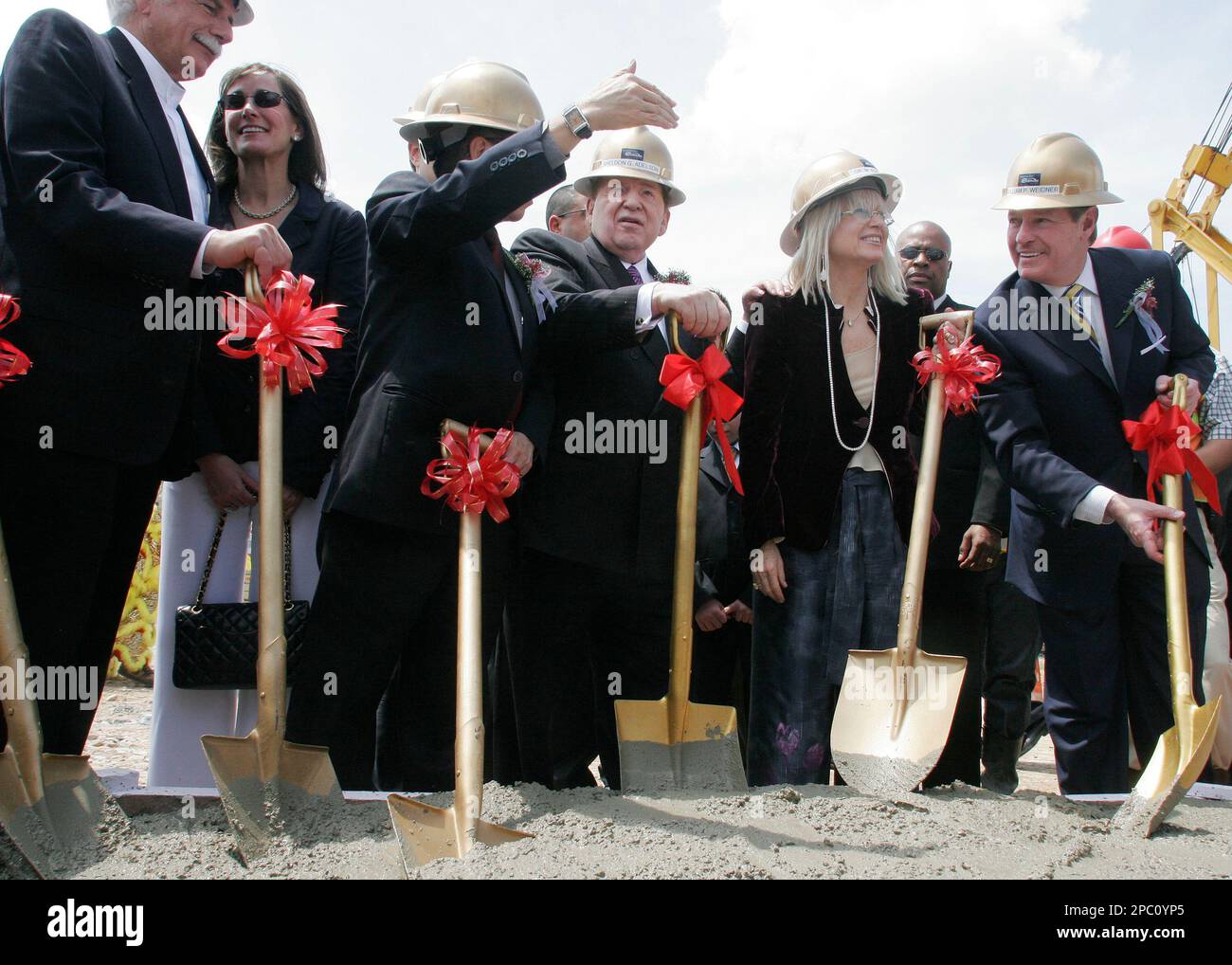 From left to right, architect of Marina Bay Sands Moshie Safdie, Lynn ...