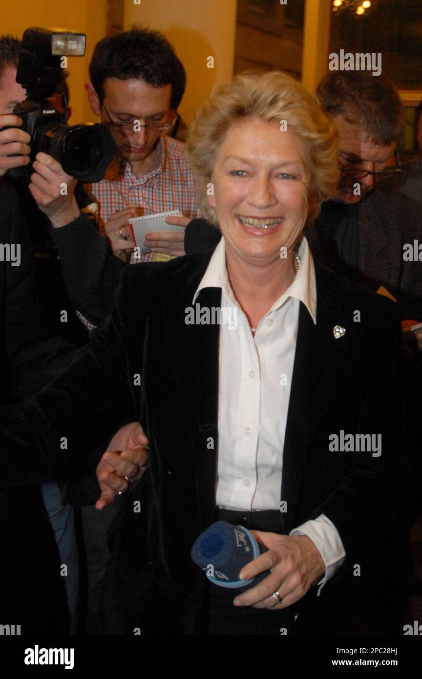 Die Frankfurter Oberbuergermeisterin Petra Roth zeigt sich am ...