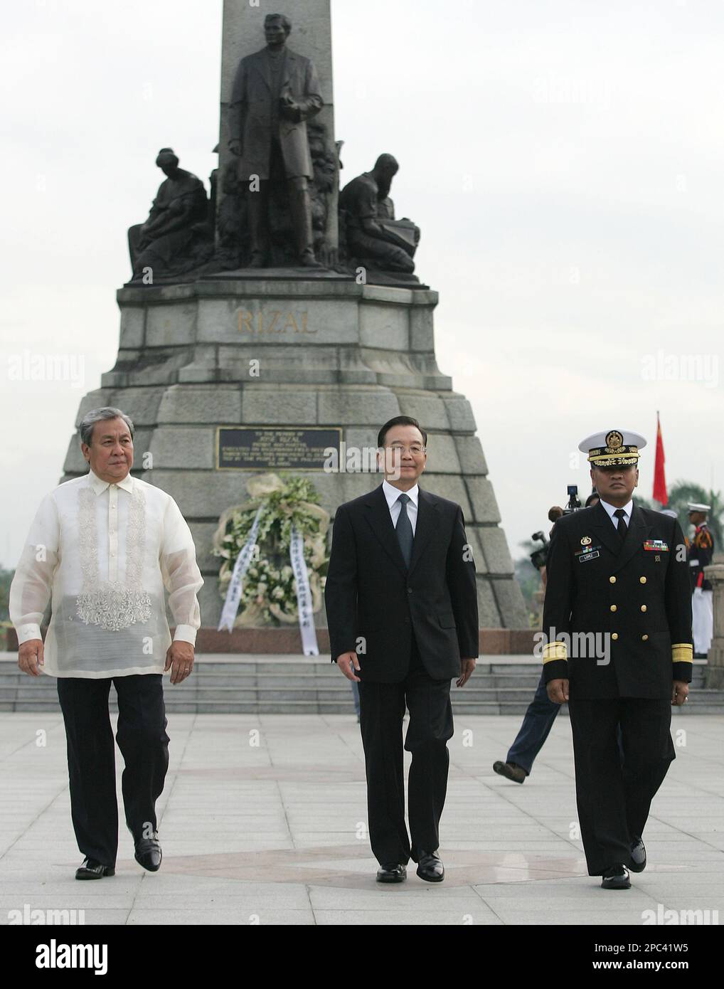 China's Premier Wen Jiabao, center, walks with Manila Mayor Lito ...