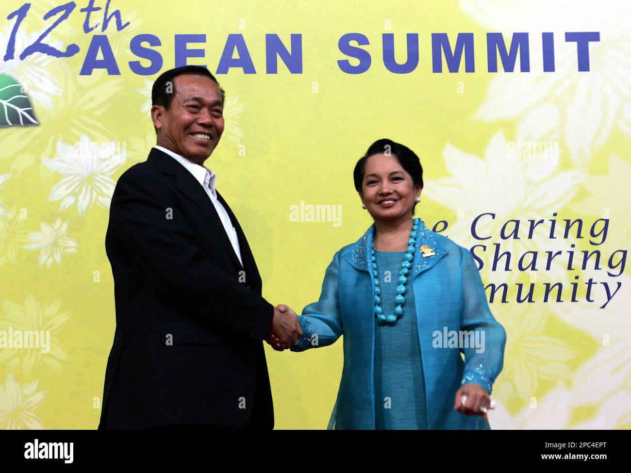 Prime Minister Soe Win of Myanmar,left, is greeted by Philippine ...