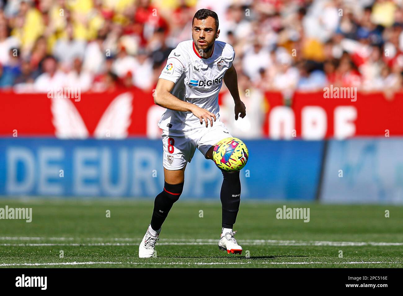 Séville, Espagne. 12 mars 2023, Joan Jordan de Sevilla FC pendant le ...