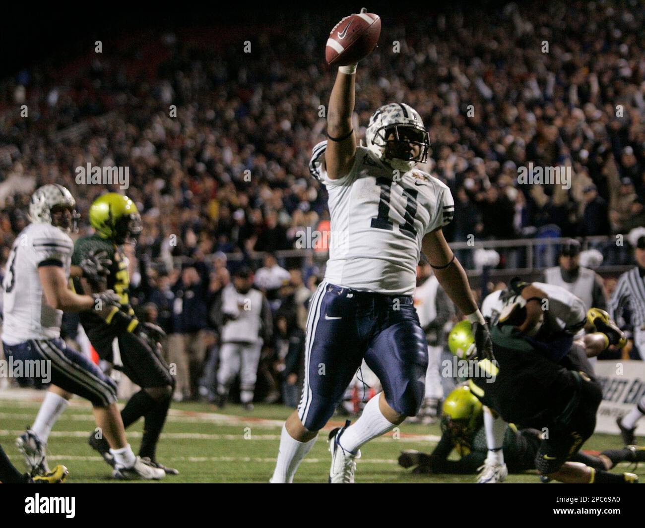 Brigham Young running back Manase Tonga (11) runs a pass for a ...