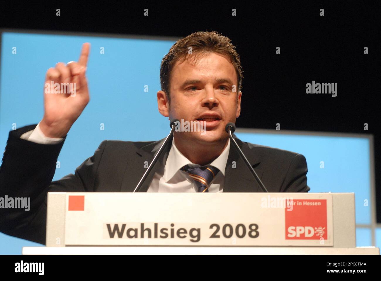 Der SPD Spitzenkandidat Juergen Walter spricht am Samstag, 2. Dezember ...