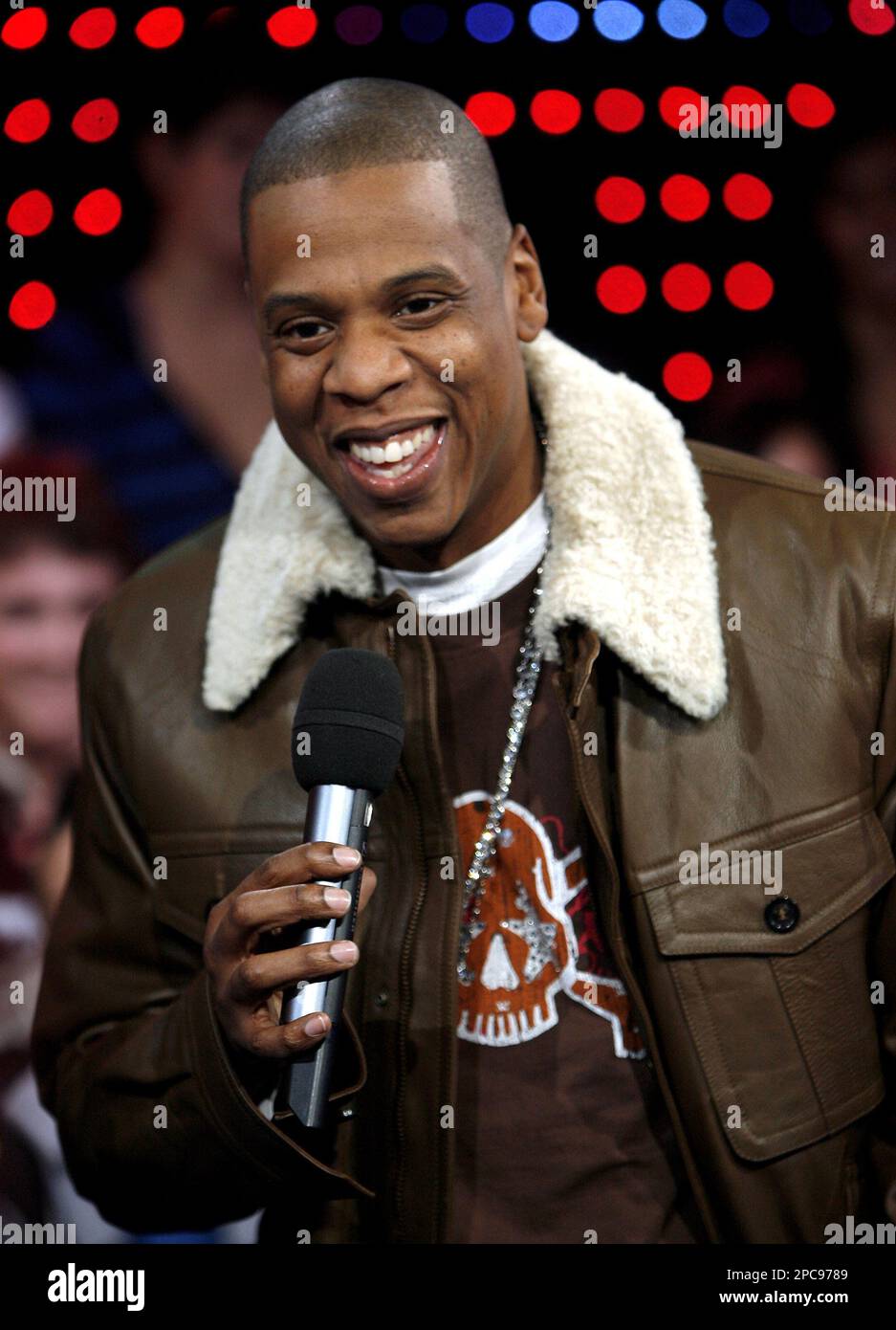 ** ARCHIV ** Der Rapper Jay-Z bei einem Auftritt in der MTV-Show "Total ...