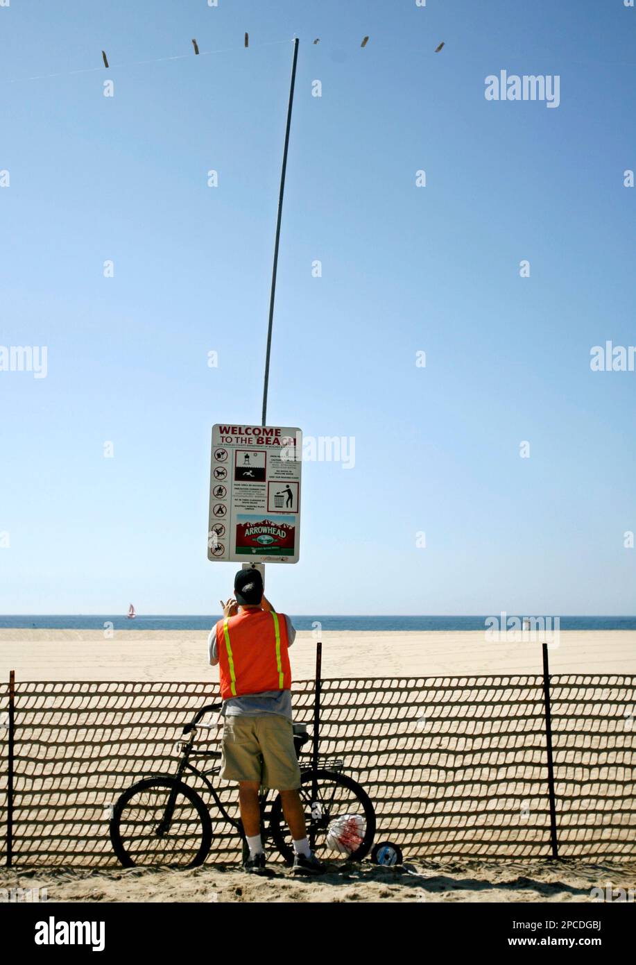 Howard Shapiro uses poles to build a sample "eruv," a symbolic ...