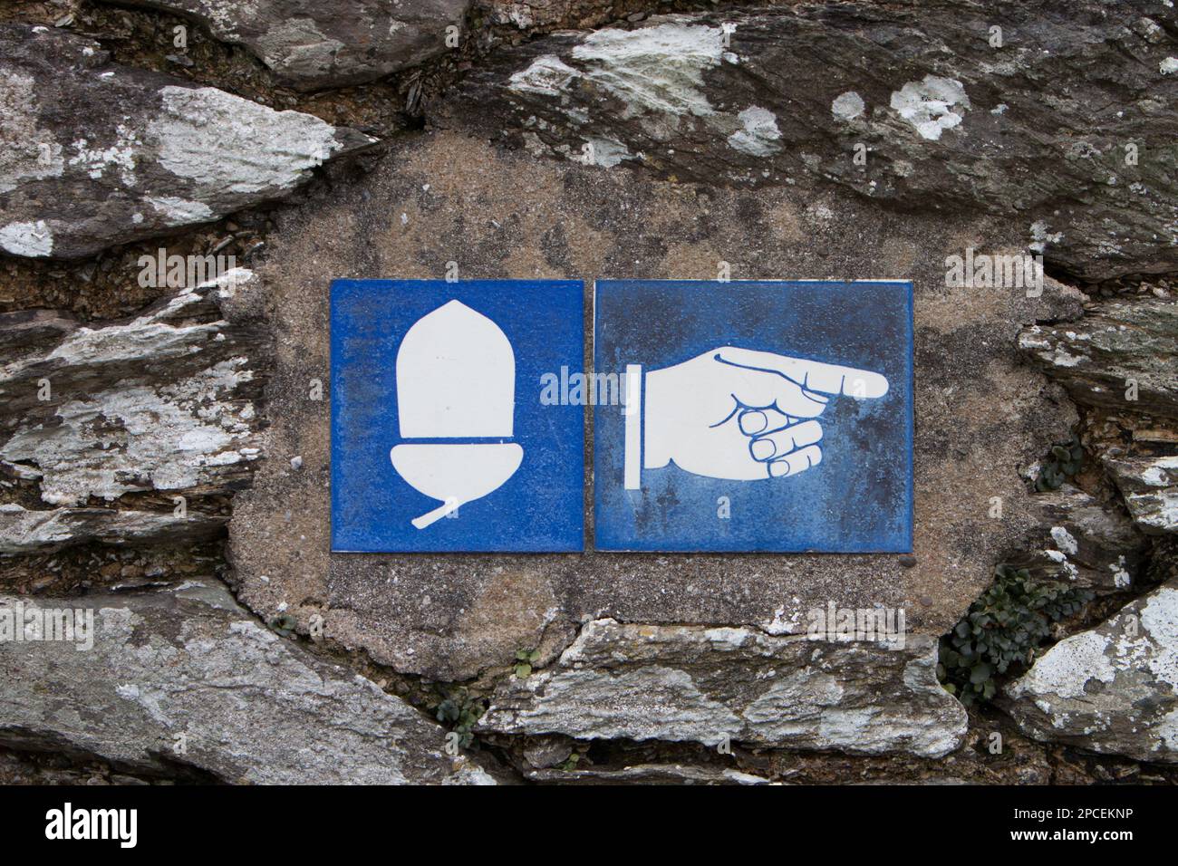 Emblème Acorn sur le marqueur de chemin de pied. Le symbole de l'corne ...