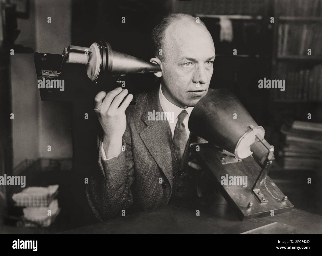 1924 CA , Detroit , USA : le premier téléphone de Bell, inventé en 1874 ...