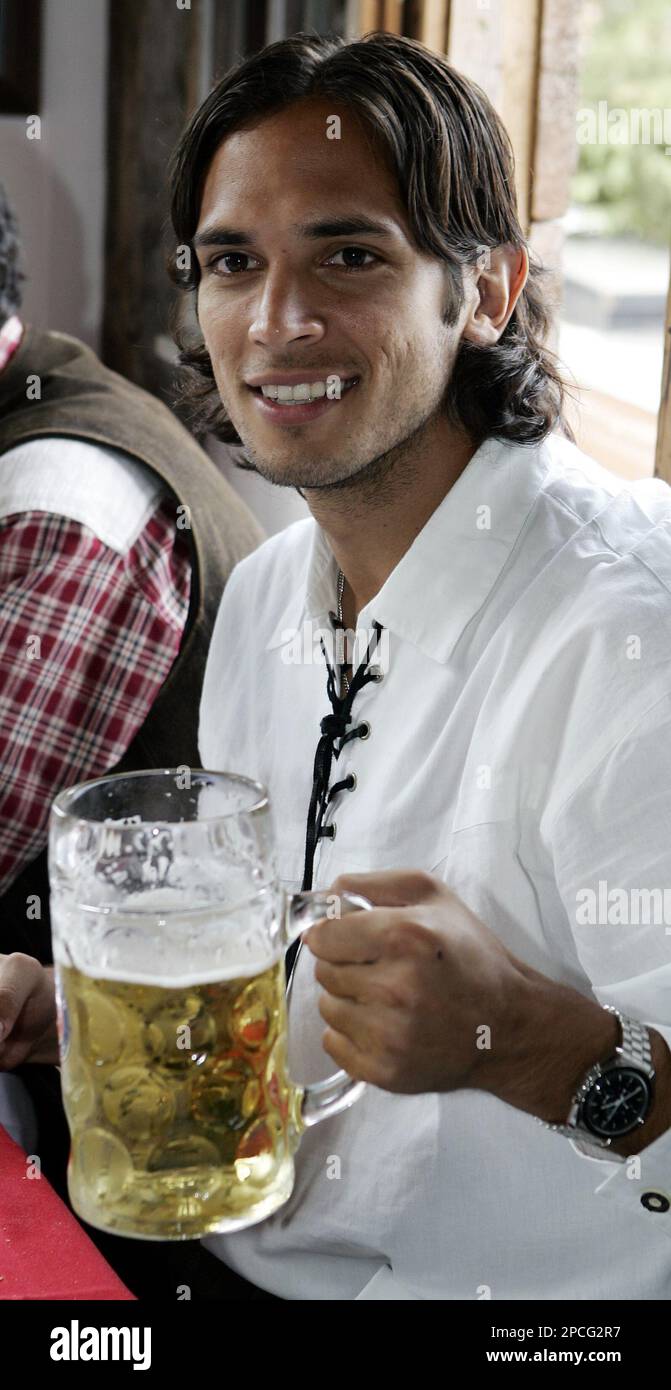 Bayern Munich's Paraguayan soccer player Roque Santa Cruz raises his ...