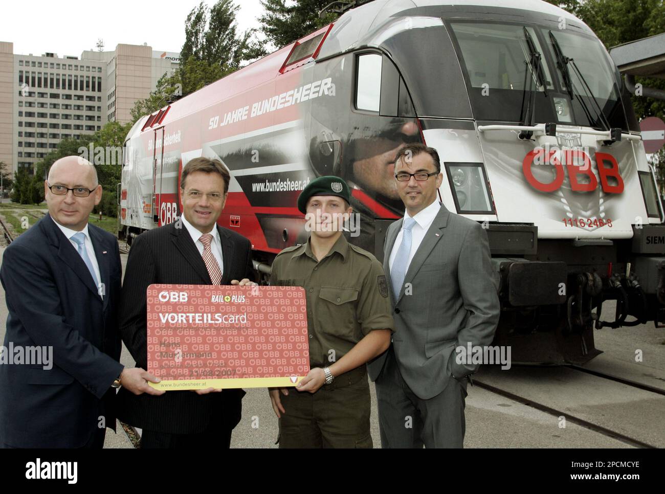 OEBB-Generaldirektor Martin Huber, Verteidigungsminister Guenther ...