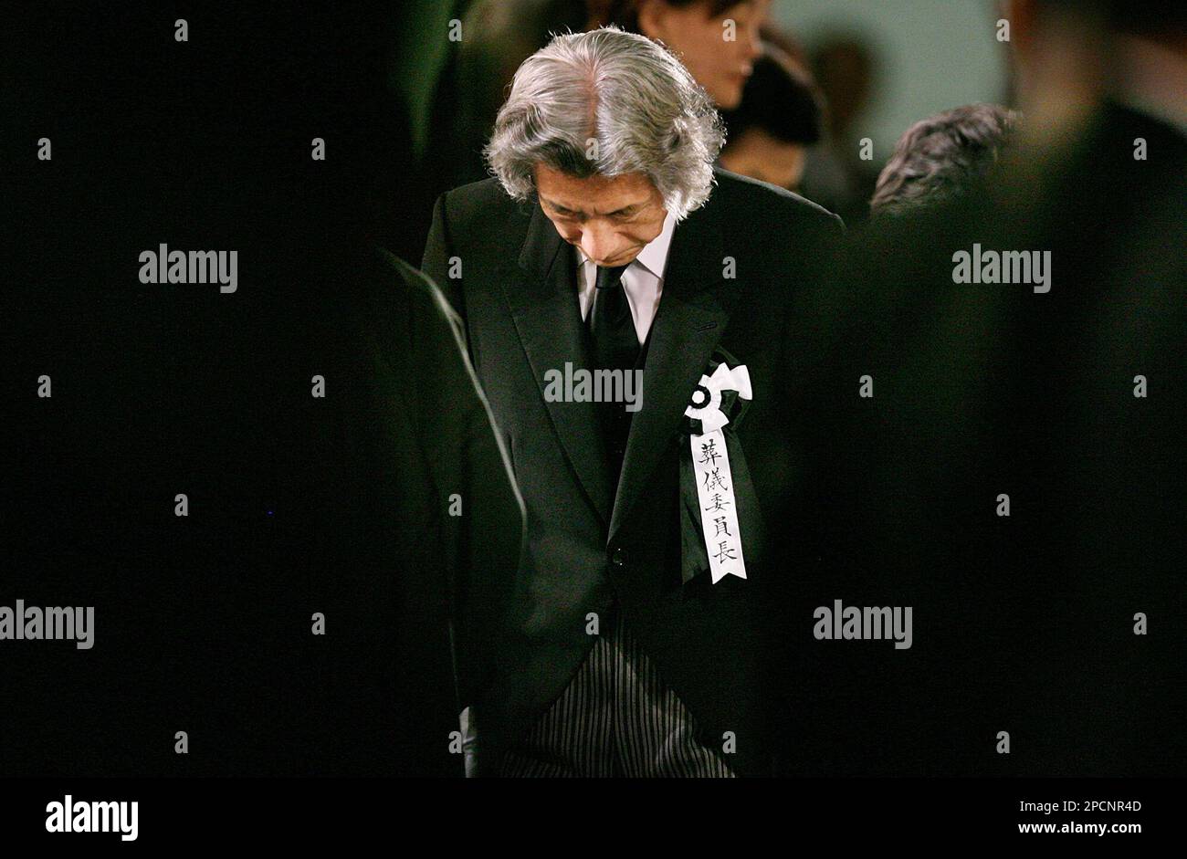 Japan's Prime Minister Junichiro Koizumi bows to the attendants of the ...