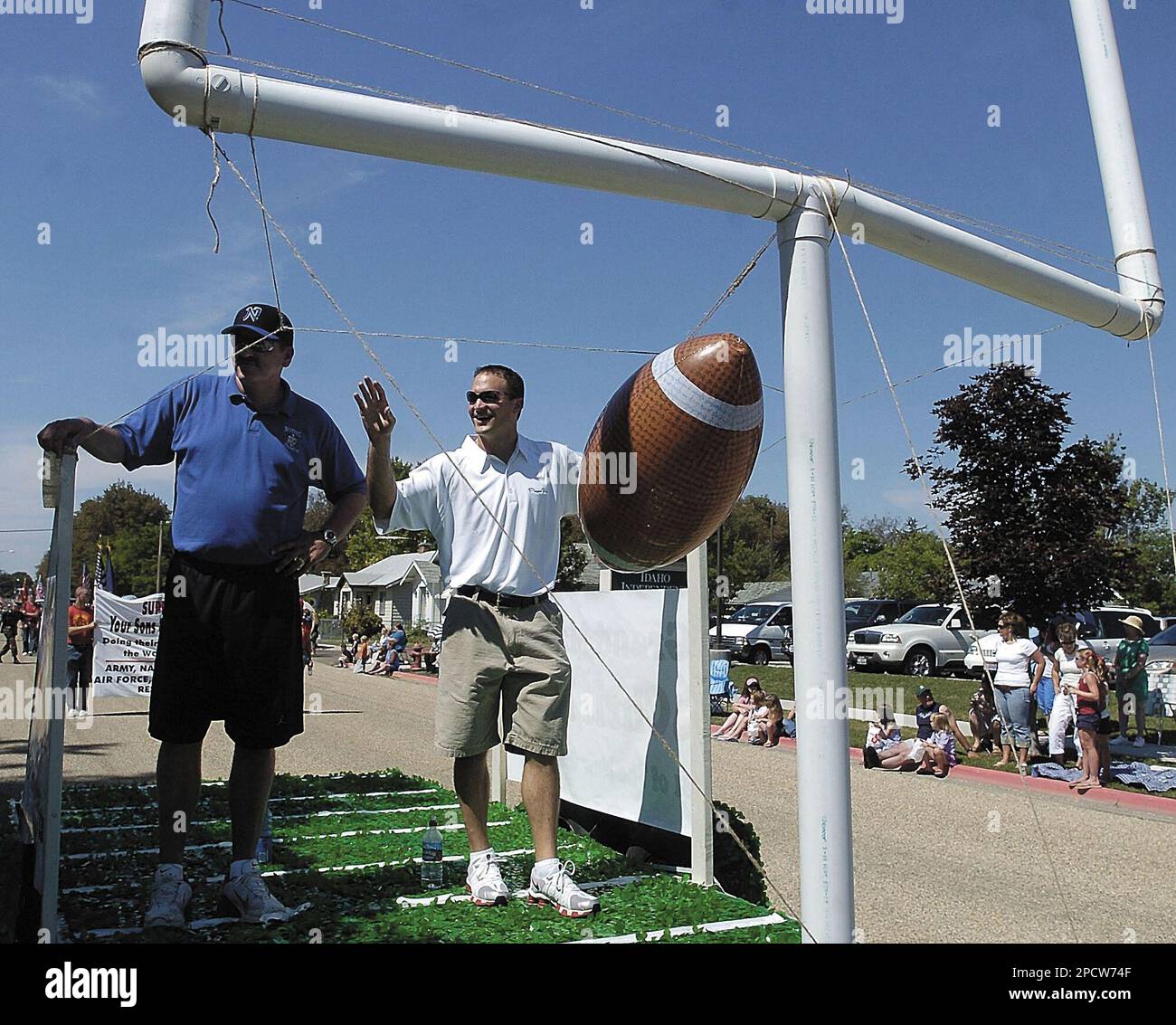Caldwell Fourth of July parade grand marshall New Orleans Saints wide ...