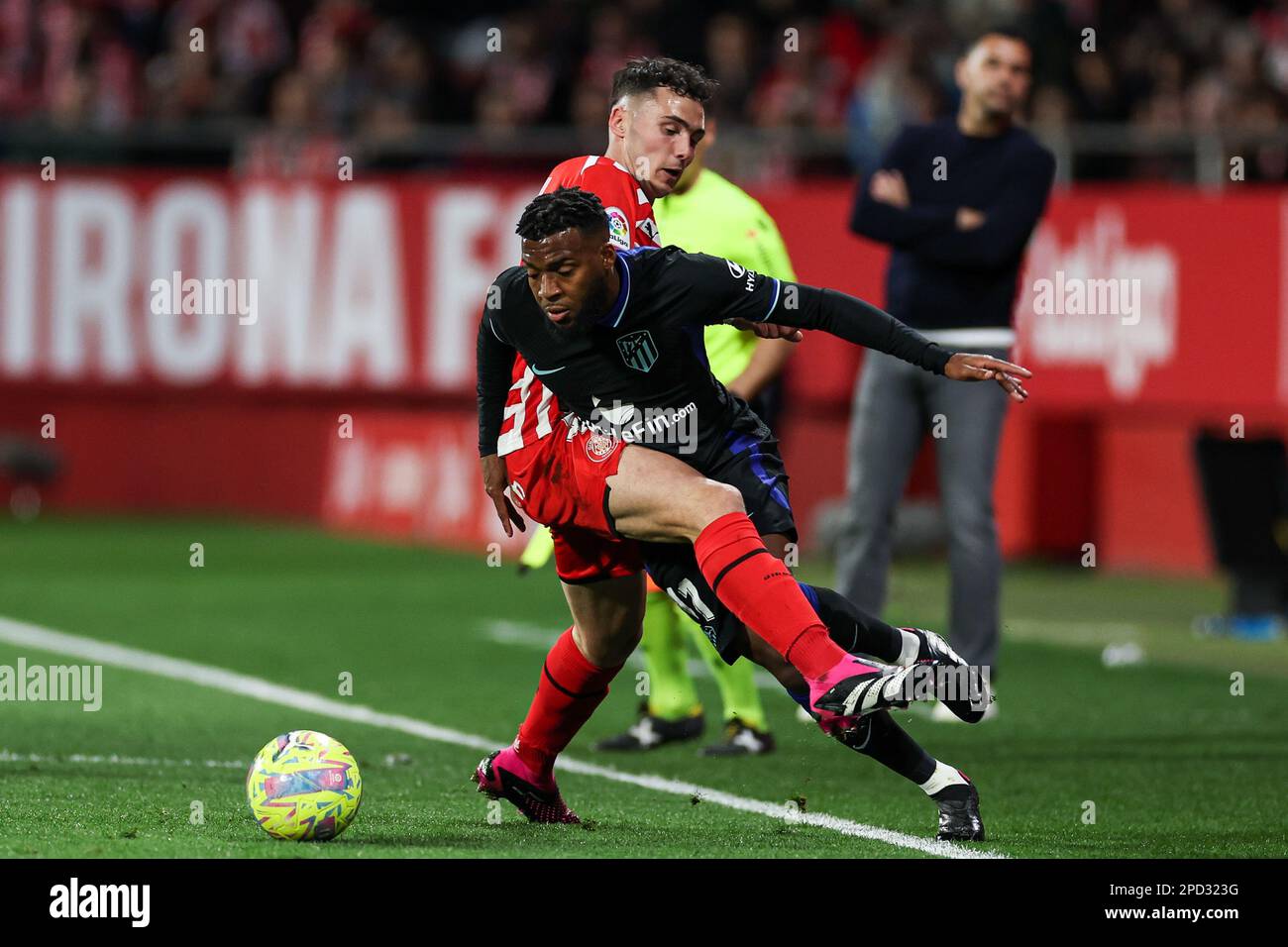 Thomas Lemar de l'Atlético de Madrid en action avec Arnau Martinez de ...