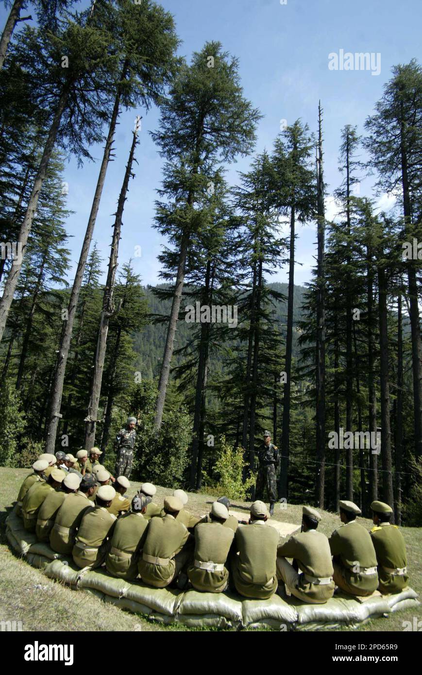 Indian Army soldiers, standing, instruct Jammu and Kashmir police ...