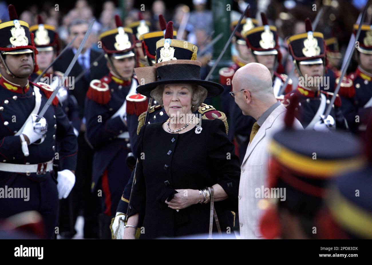 Dutch Queen Beatrix , center, talks with Buenos Aires Mayor Jorge ...