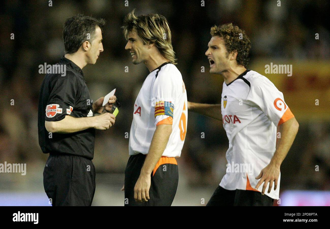Valencia players David Albelda from Spain, center, and Carlos Marchena ...
