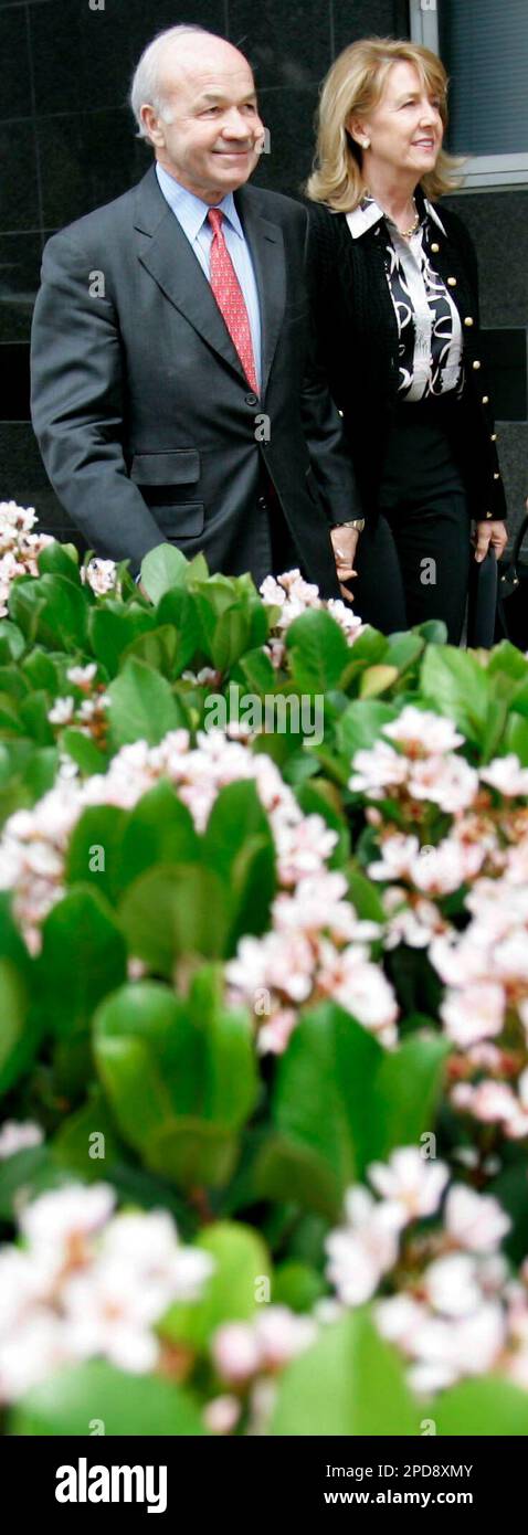 Enron founder Ken Lay, left, and his wife Linda leav the federal ...