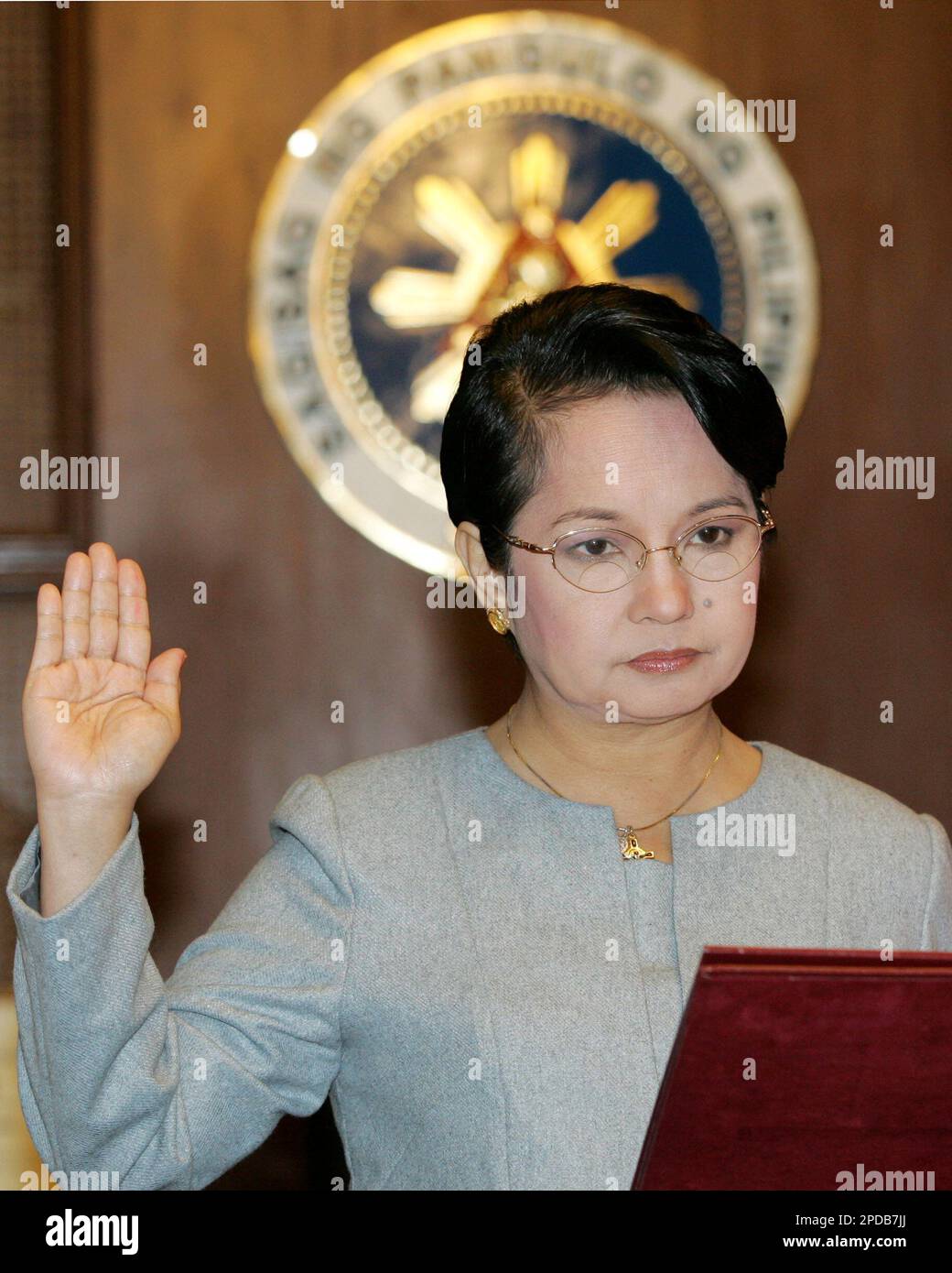Philippine President Gloria Macapagal Arroyo swears during an oath ...