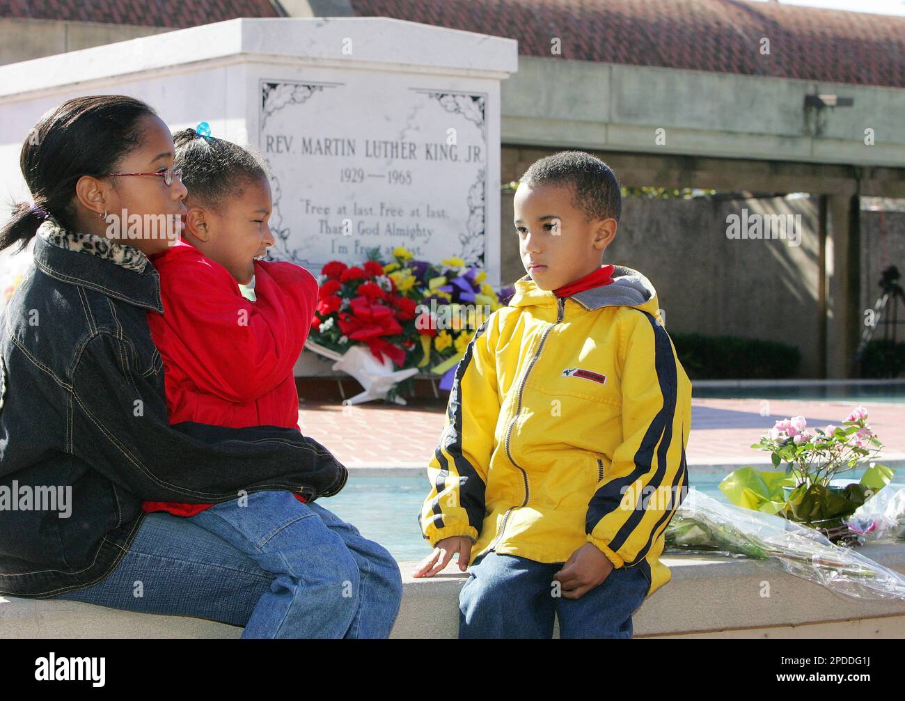 McKendree Elementary school students, Whitney Shepherd, 10, left to ...