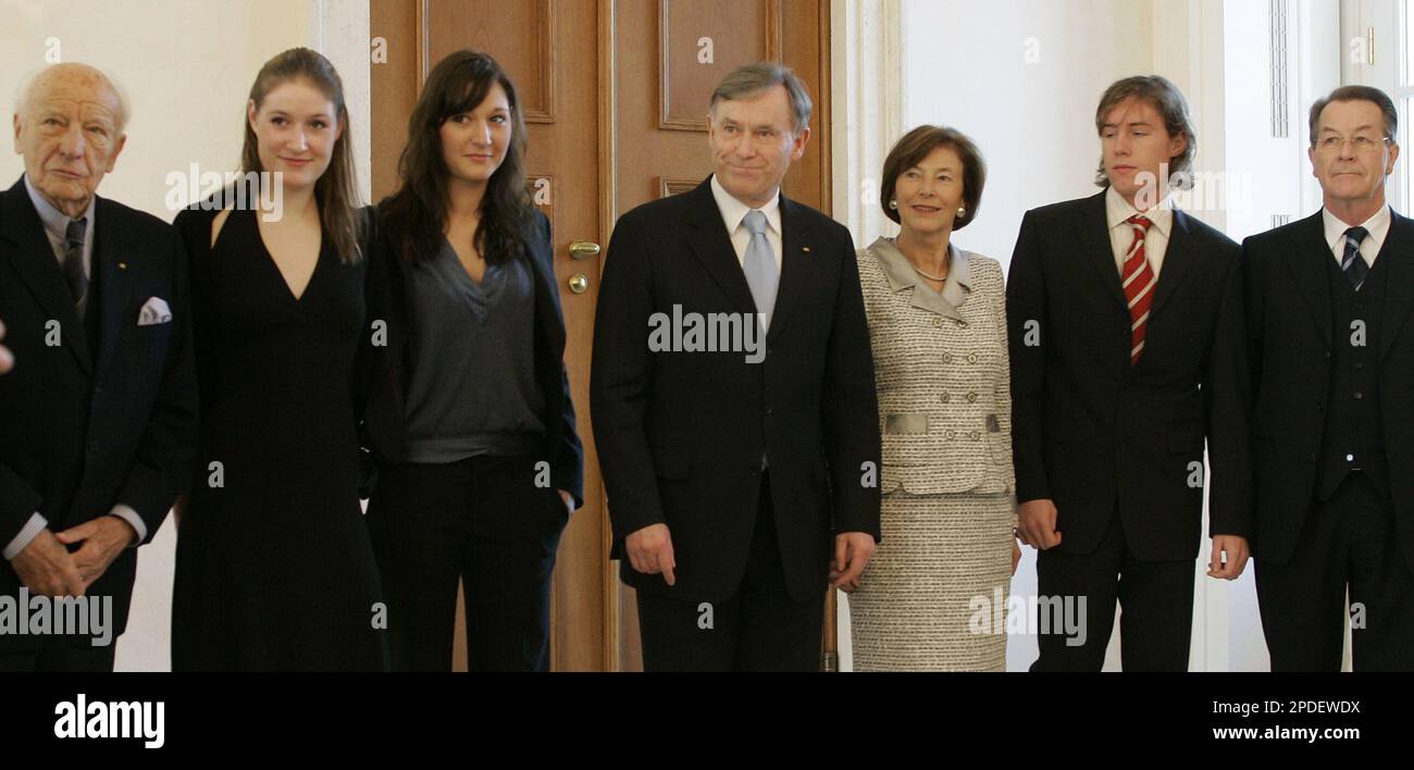 Bundespraesident Horst Koehler, Mitte, und seine Frau Eva Luise, Dritte ...