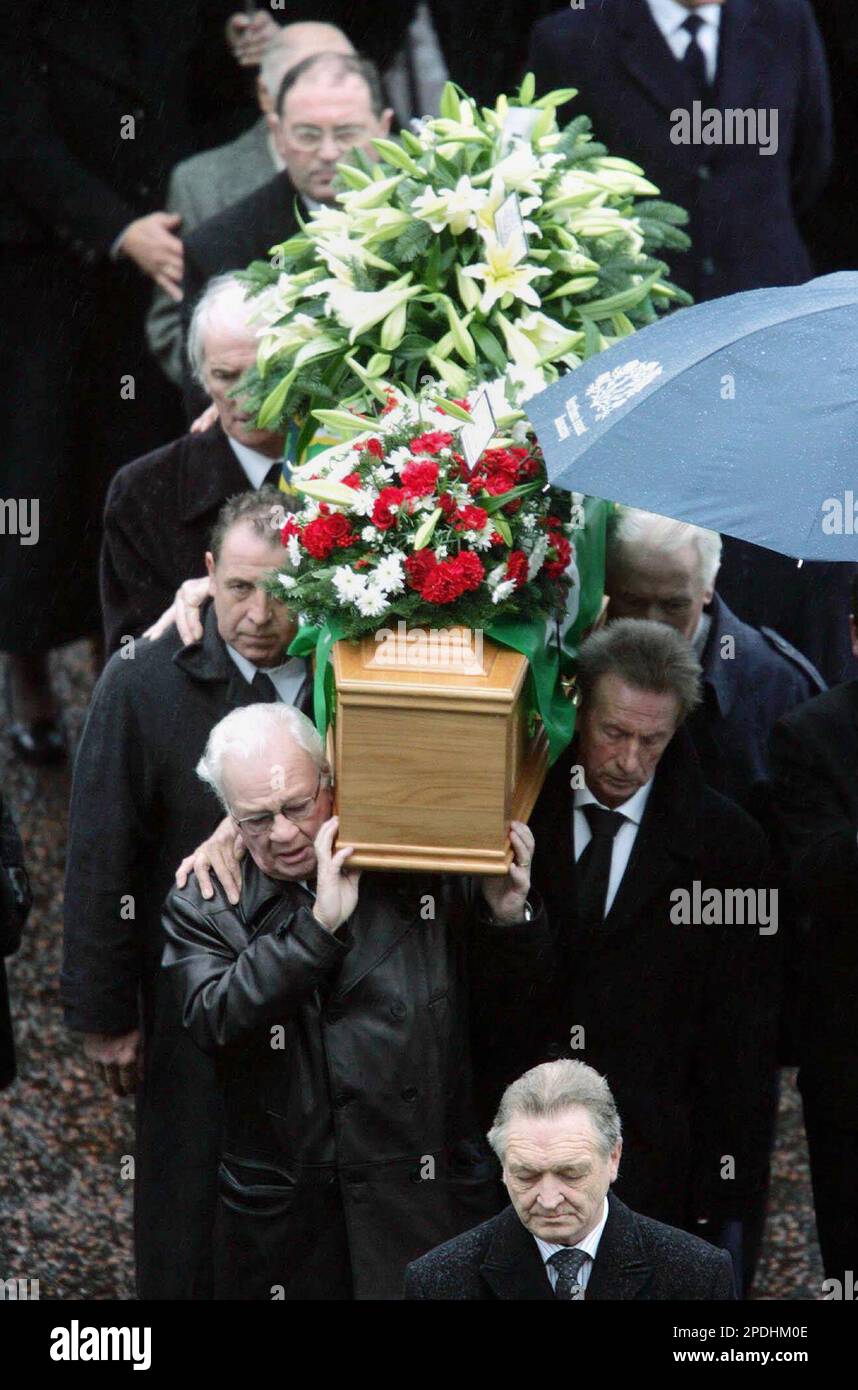 Former Northern Ireland manger Billy Bingham, front left, and friend ...