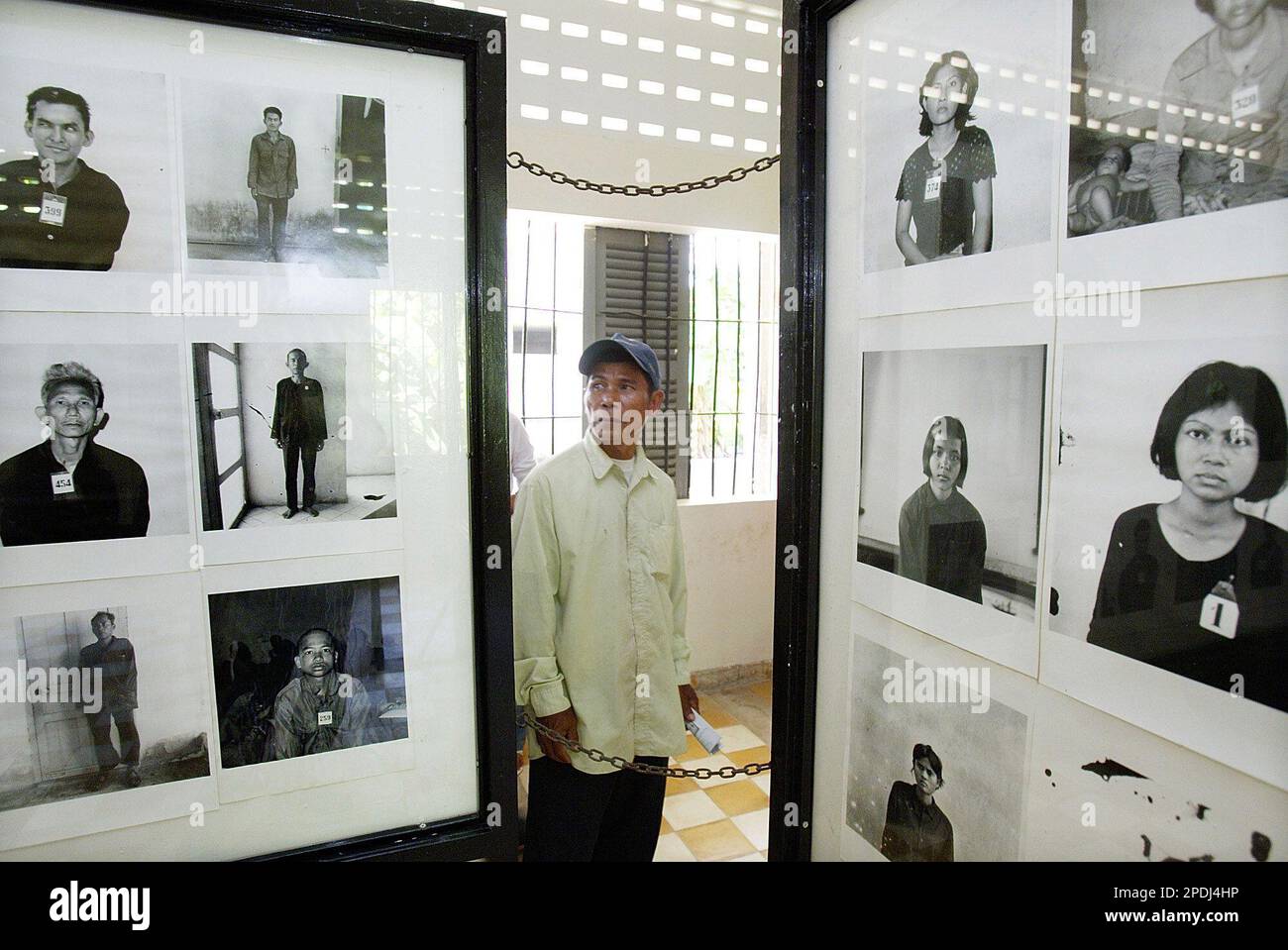 ** ADVANCE FOR SUNDAY, NOV. 27 ** Former Khmer Rouge executioner Him ...