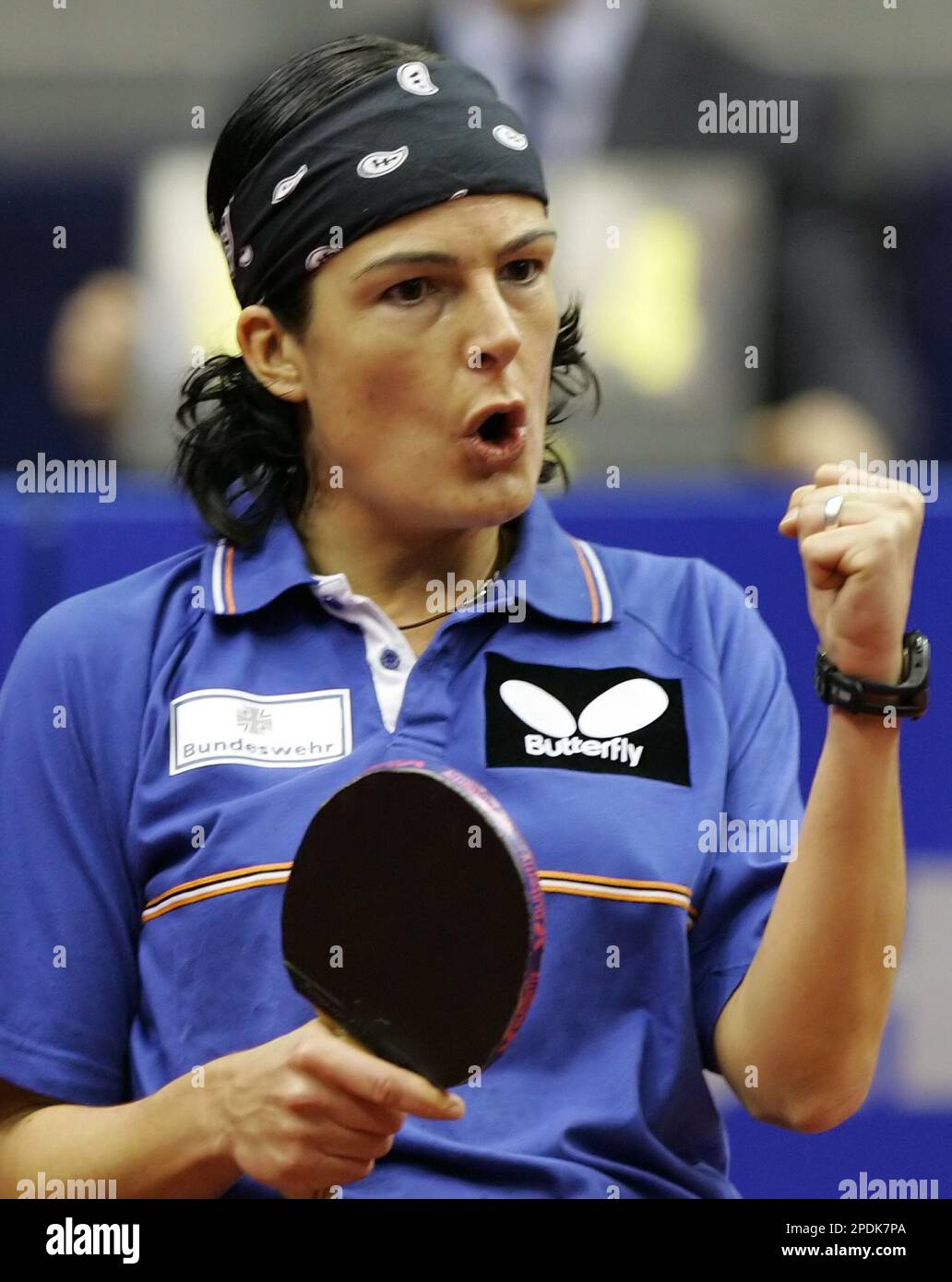 Nicole Struse ballt waehrend ihres Spiels gegen die Japanerin Reiko ...