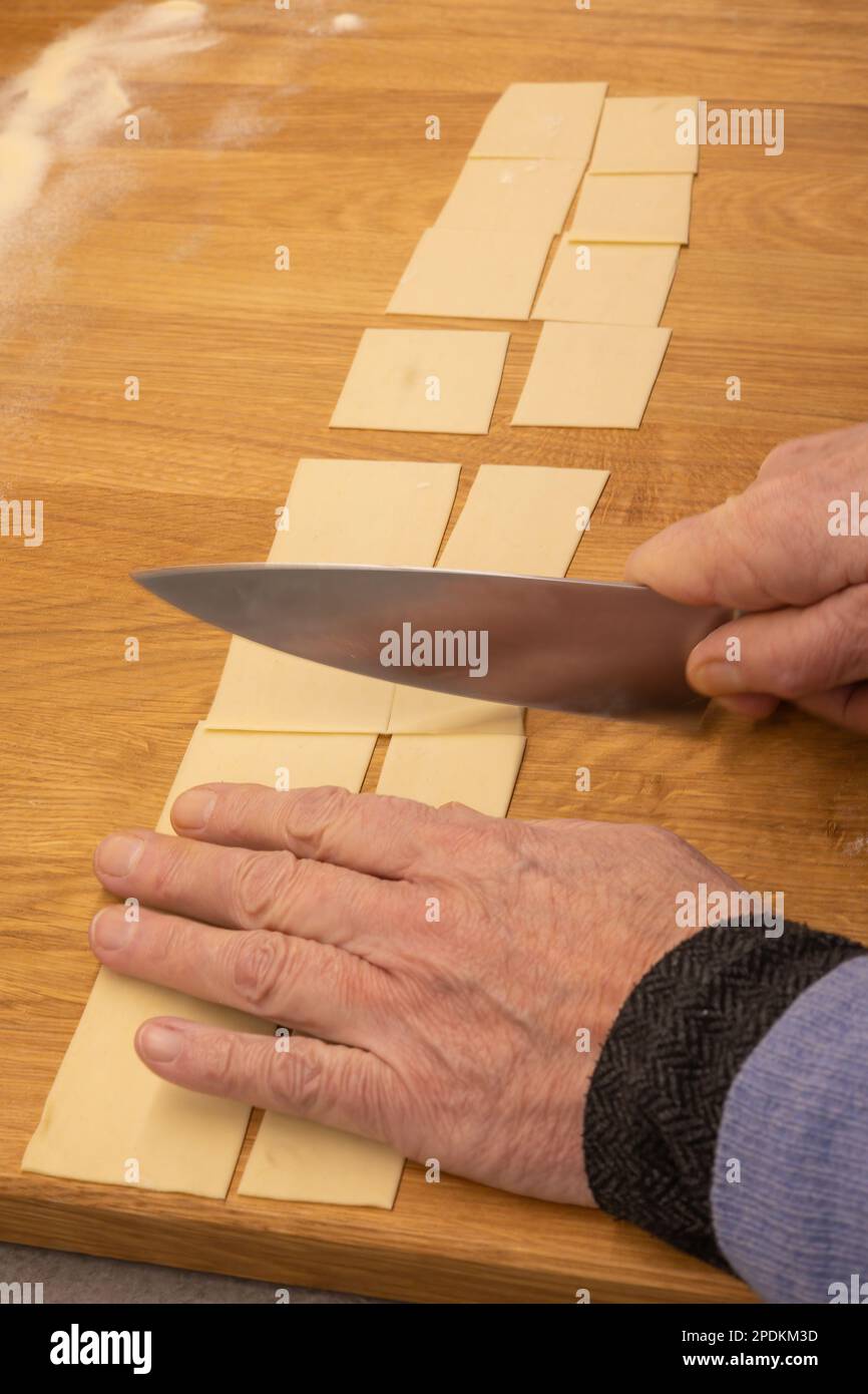 Production de pâtes faites maison - nouilles italiennes à faire soi ...