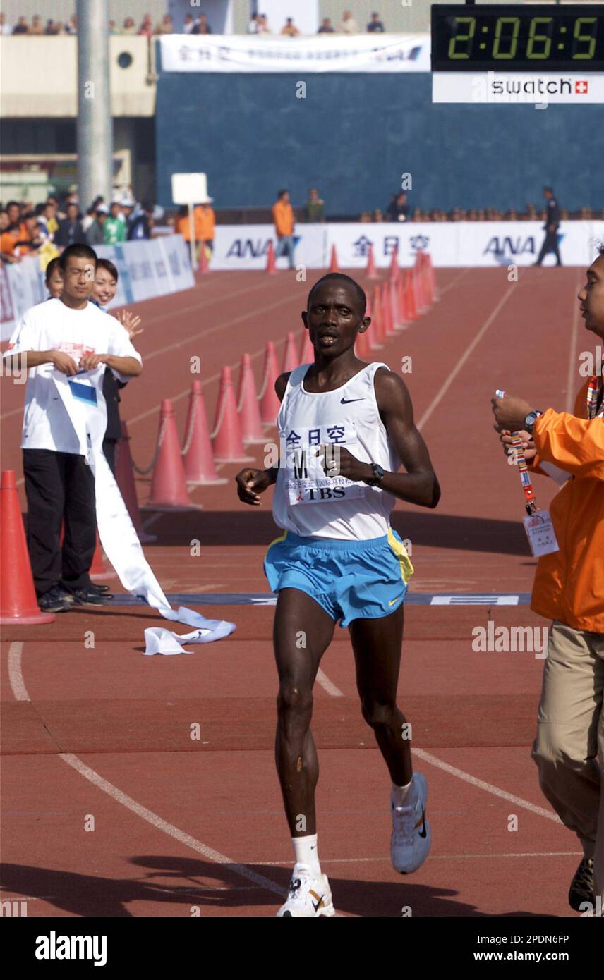 Kenyan runner Benson Cherono arrives at the finish line at the 2005 ANA ...