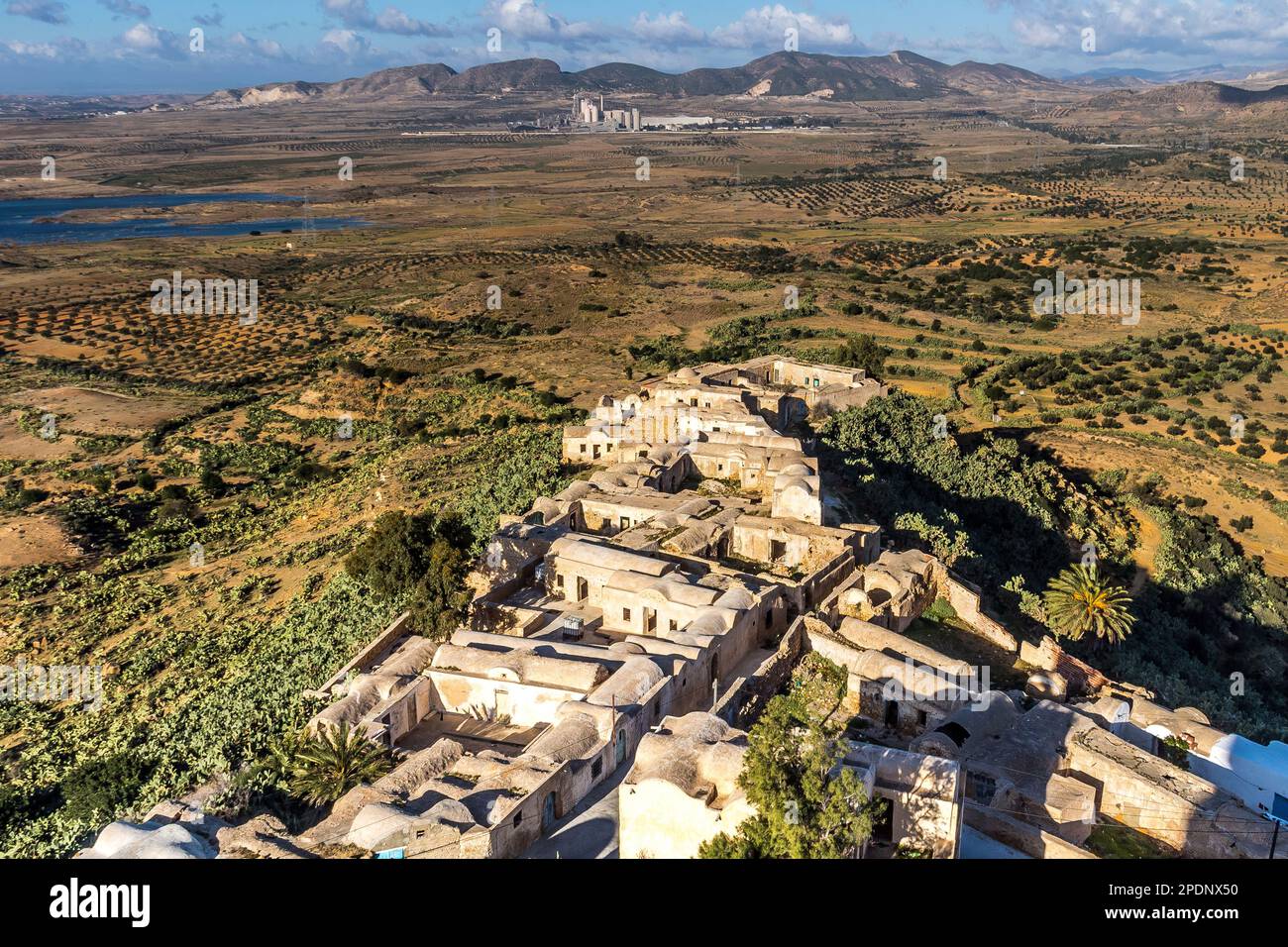 Ancien village berbère dans la région montagneuse de Takrouna, Sousse ...