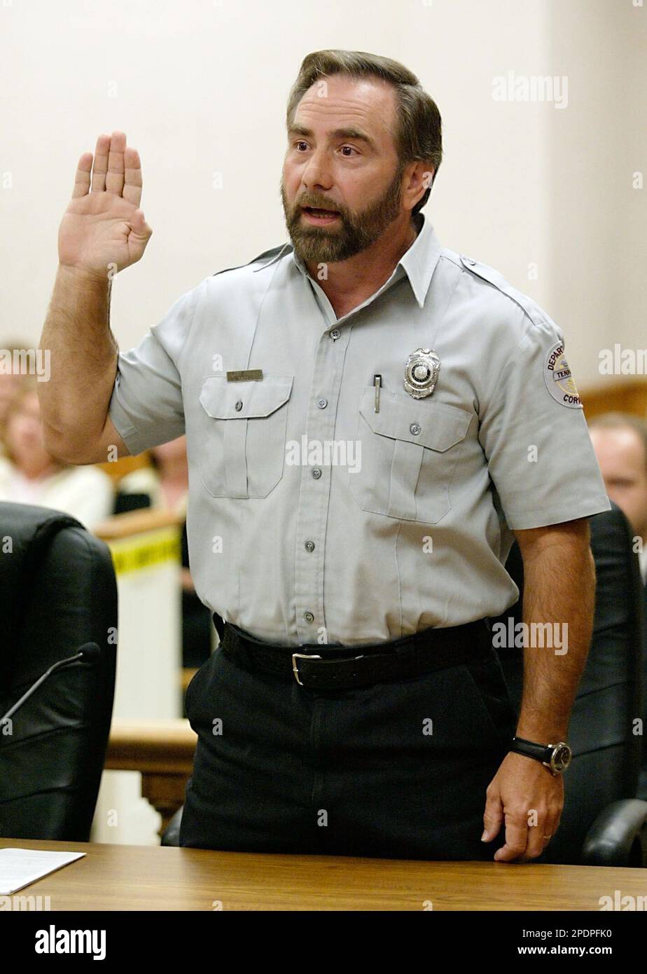 Brushy Mountain State Prison guard Larry Harris takes the oath as he ...