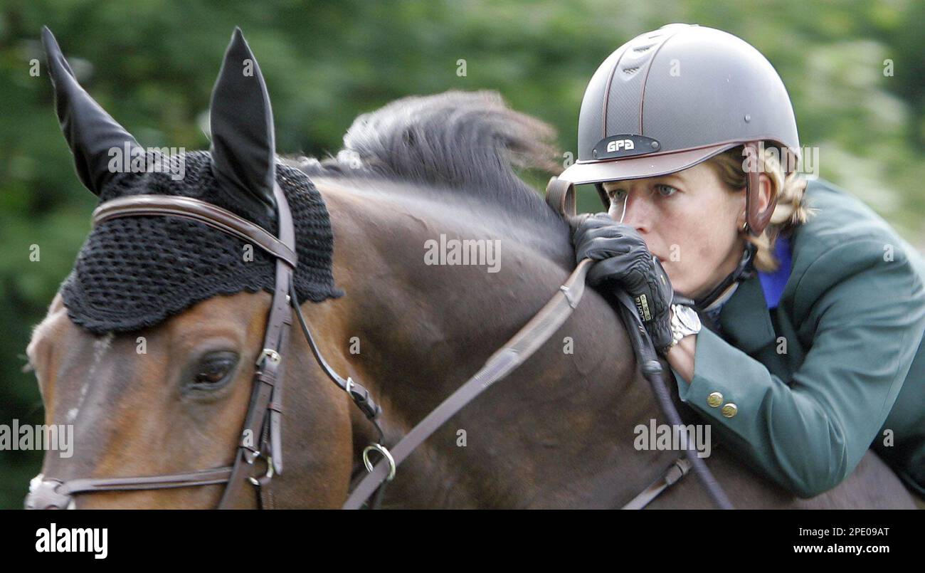 Meredith Michaels-Beerbaum, Deutschland, springt mit ihrem Pferd ...