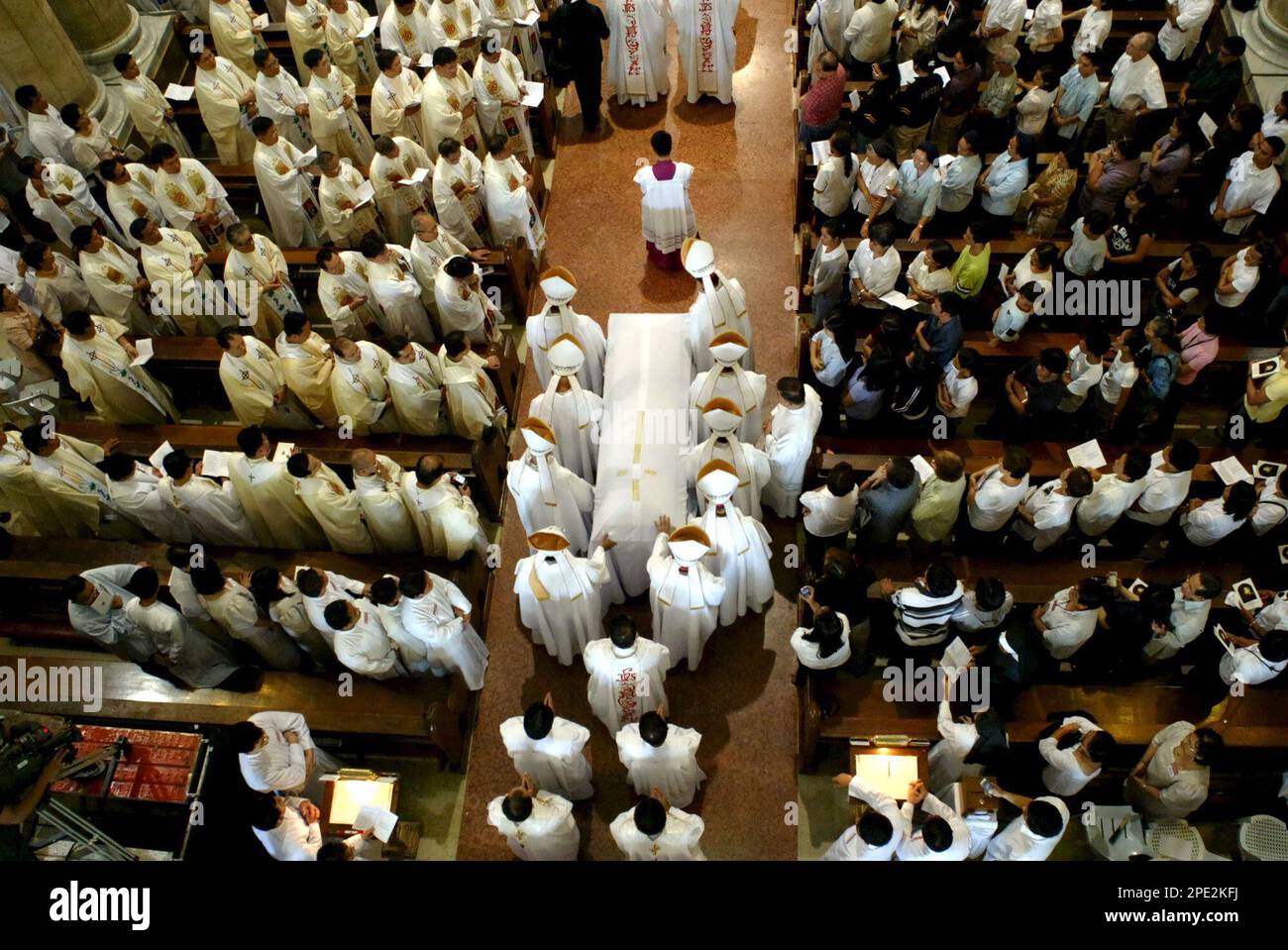 Filipino Catholic priests carry the casket of Philippines' most ...
