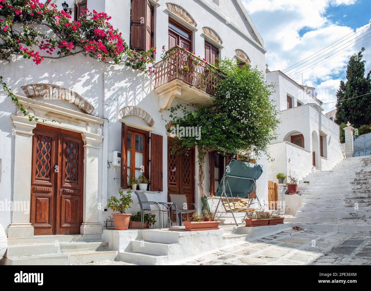 Grèce. Île d'art de Tinos, architecture cycladique au village de Pyrgos ...